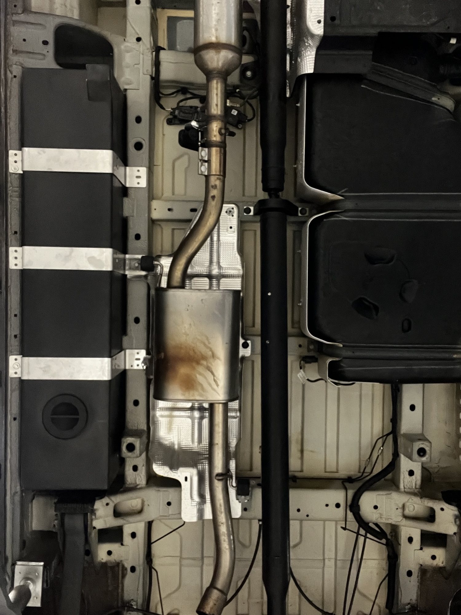 90L Underslung Tank 5" Lid (Crafter/MAN) - Tanks Direct