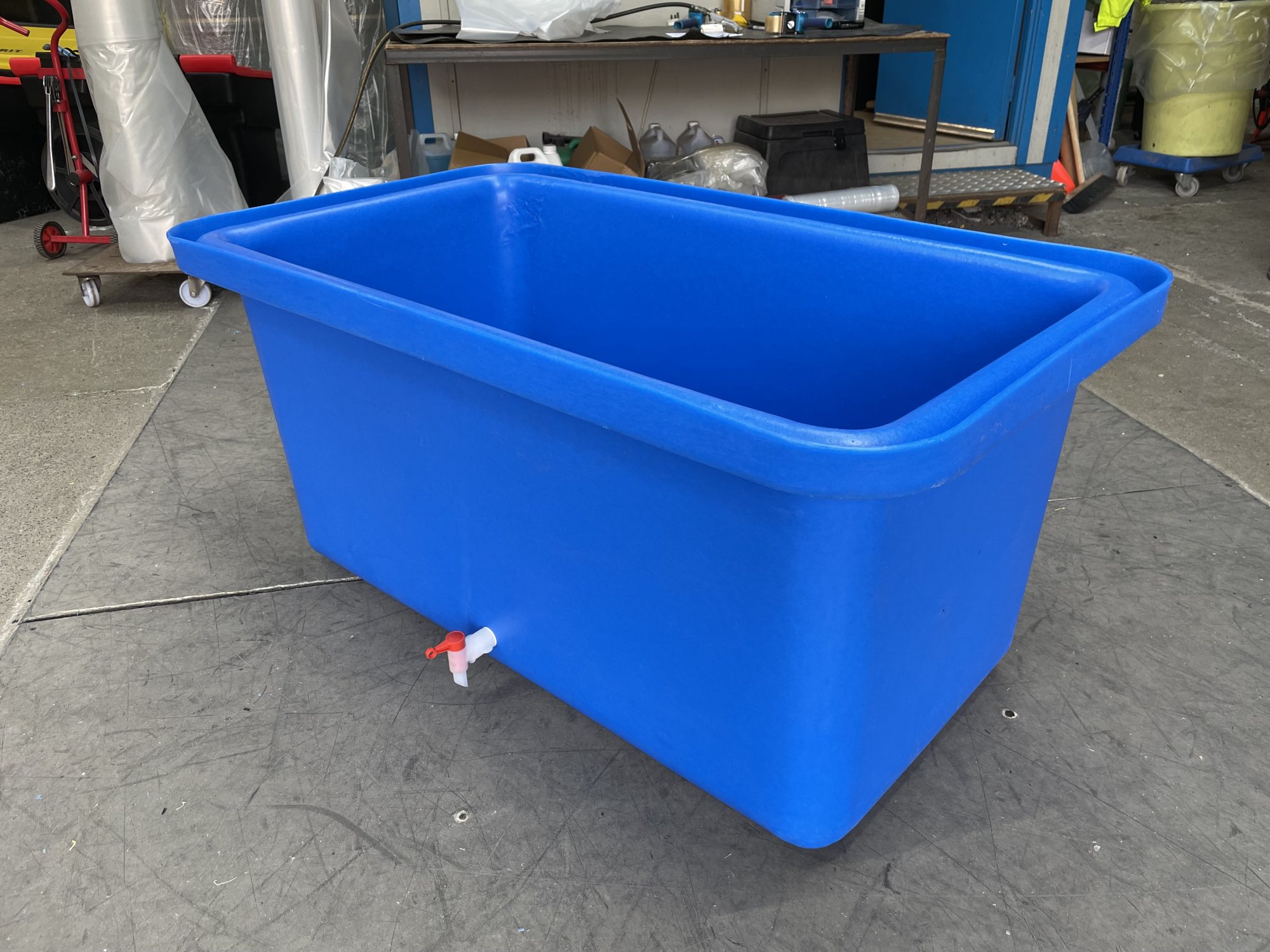 455 Litre Tapered Plastic Ice Bath - Heavy Duty Plastic - Tanks Direct