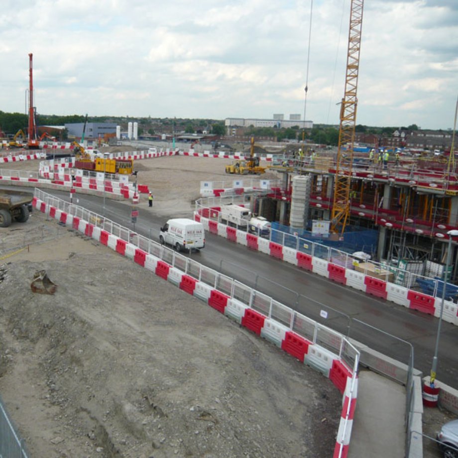 2 Metre Heavy Duty Road Barrier - Red - Tanks Direct