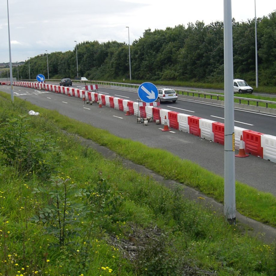 Pack (2) 2 Metre Heavy Duty Road Barrier - Red and White - Tanks Direct